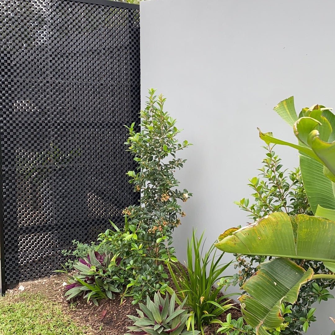 Garden Screen Outdoor Privacy Panels - 1m2 - (3x 575mm x 575mm Pieces)